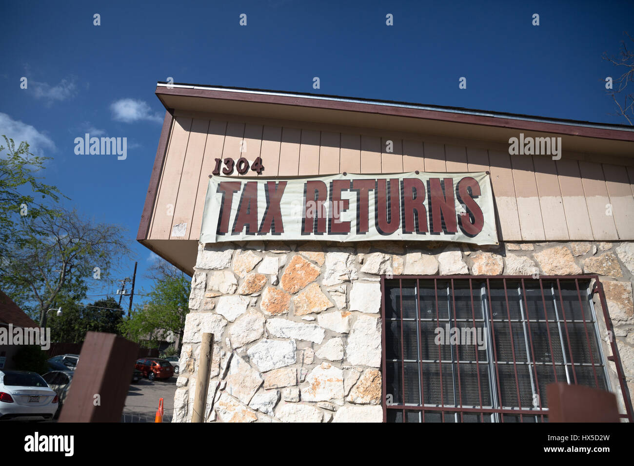 Income tax building hi-res stock photography and images - Alamy