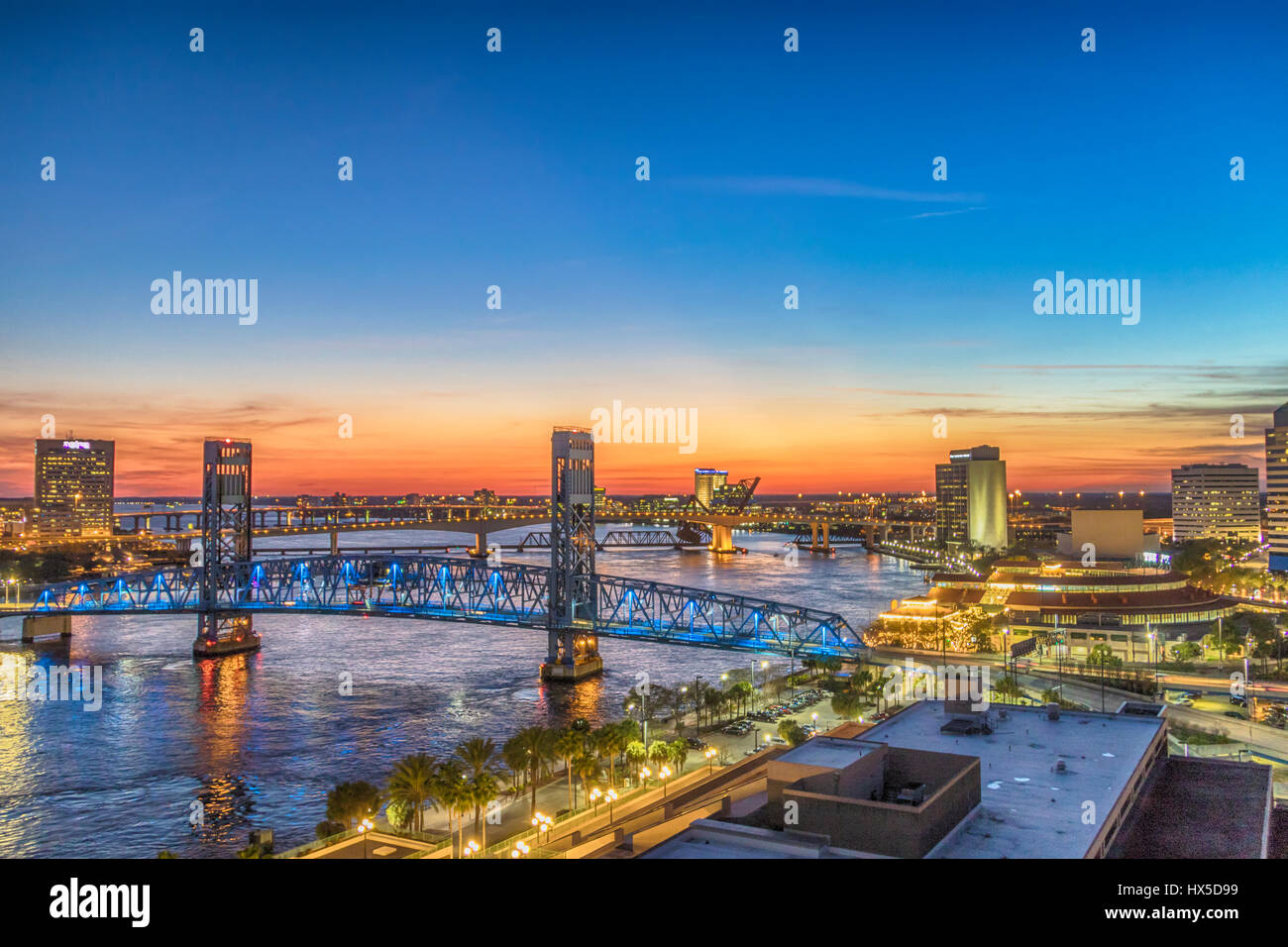 Night scene upscale city hi-res stock photography and images - Alamy