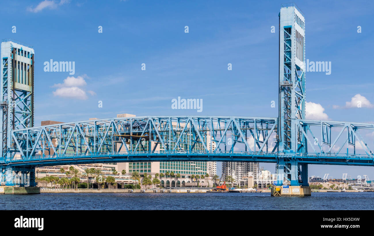 Main Street Bridge over the St Johns River in downtown Jacksonville ...