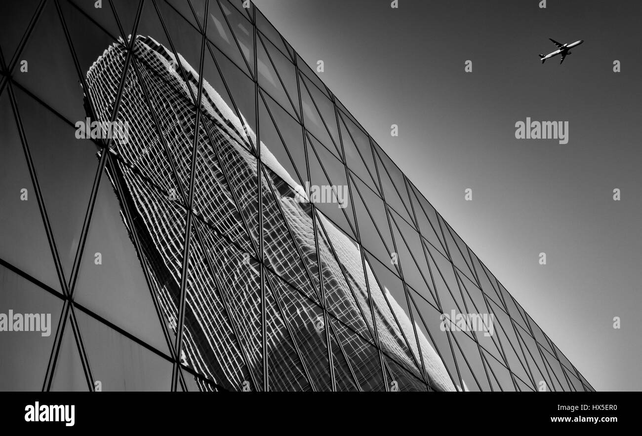 Standard chartered building Black and White Stock Photos & Images - Alamy