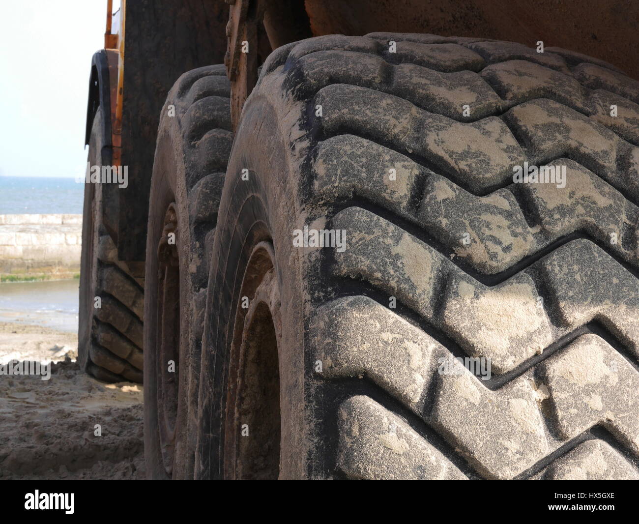 Heavyweight truck hi-res stock photography and images - Alamy