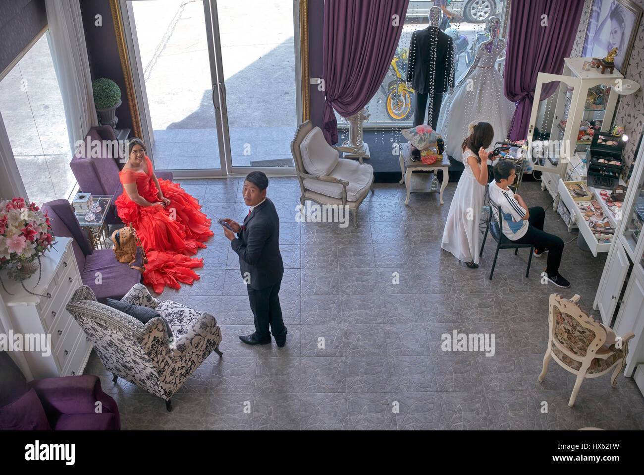 Overhead shoot hi-res stock photography and images - Alamy