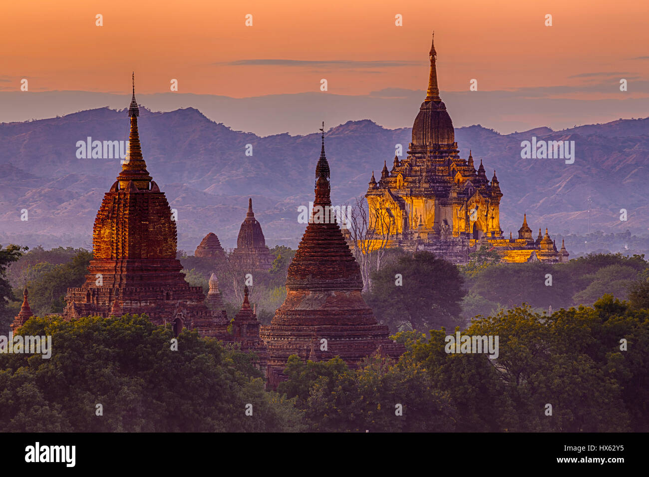 Bagan sunrise ancient historic historical zone burma hi-res stock ...