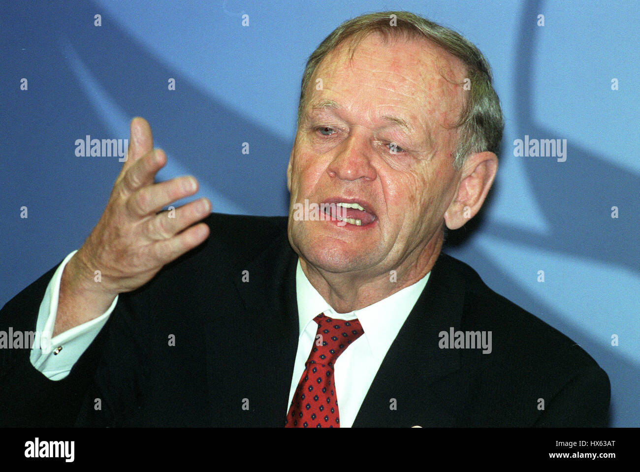 Prime minister canada jean chretien hi-res stock photography and images ...