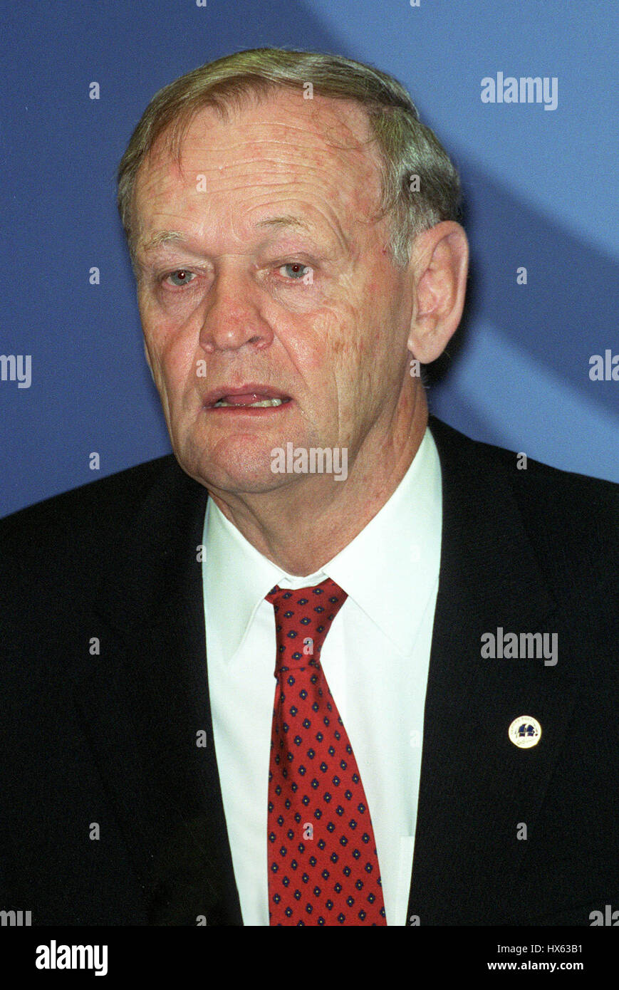 JEAN CHRETIEN PRIME MINISTER OF CANADA 23 July 2001 G8 SUMMIT GENOA ...