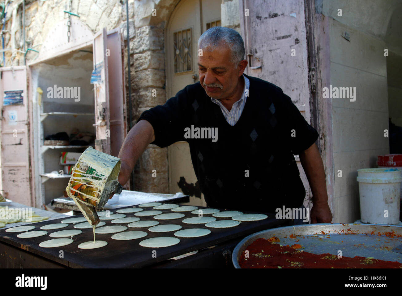 Palestine sweets hi-res stock photography and images - Alamy