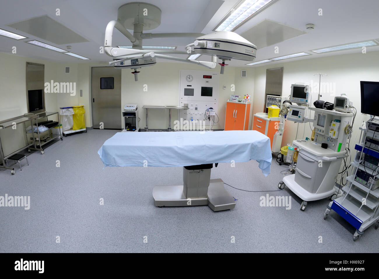 Operation room hi-res stock photography and images - Alamy