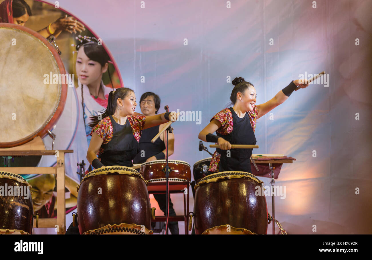 A group of japanese girls hi-res stock photography and images - Alamy