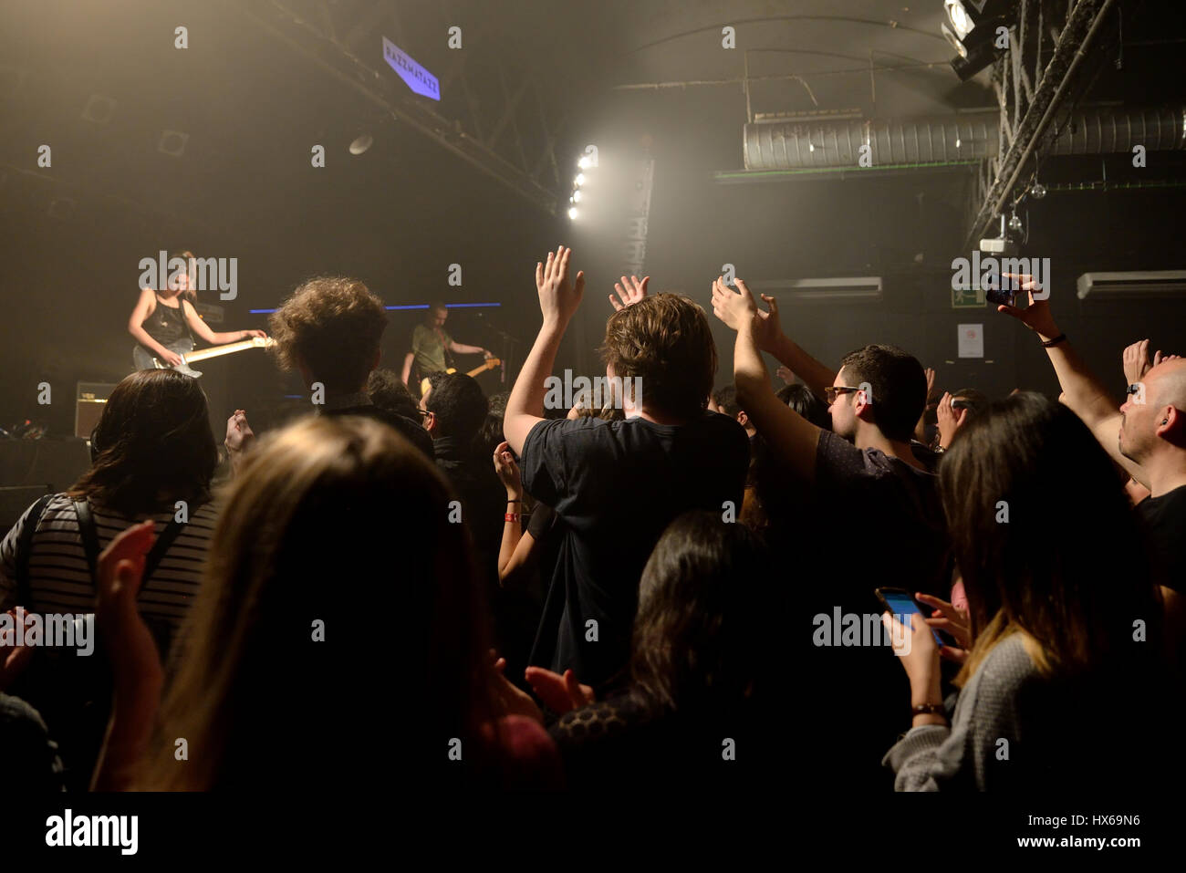 Crowd Clapping High Resolution Stock Photography and Images - Alamy