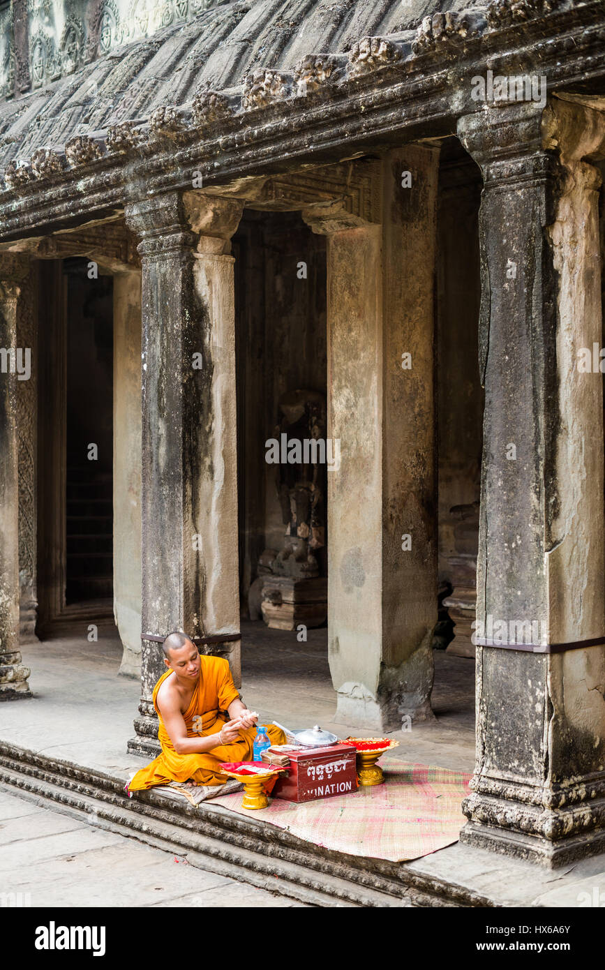 Monk in the Angkor Wat temple, Angkor, Cambodia, Asia Stock Photo - Alamy
