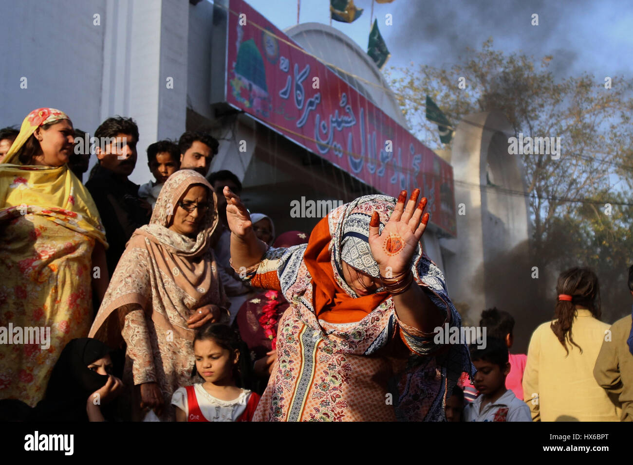 Lahore, Pakistan. 25th Mar, 2017. Pakistani devotee attends the three- days 429th annual Urs ...
