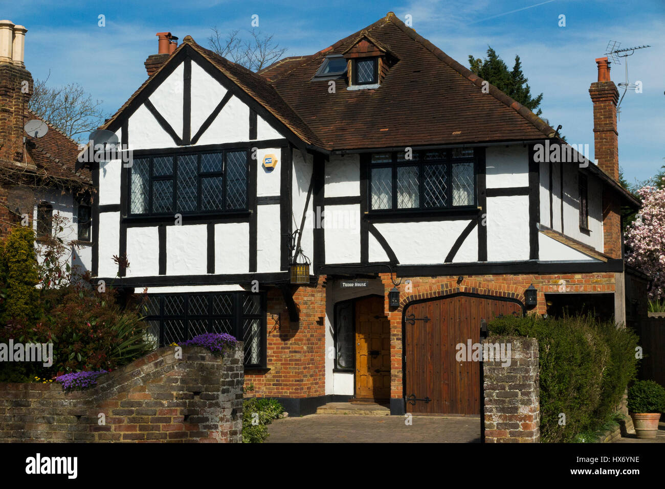 1930s house hi-res stock photography and images - Alamy