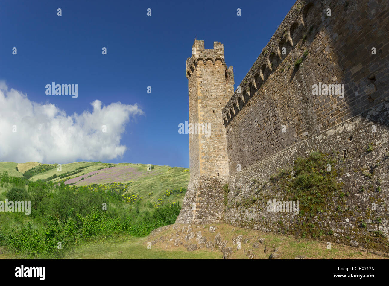 The wall and turret of a medieval castle in Tuscany, Italy Stock Photo ...
