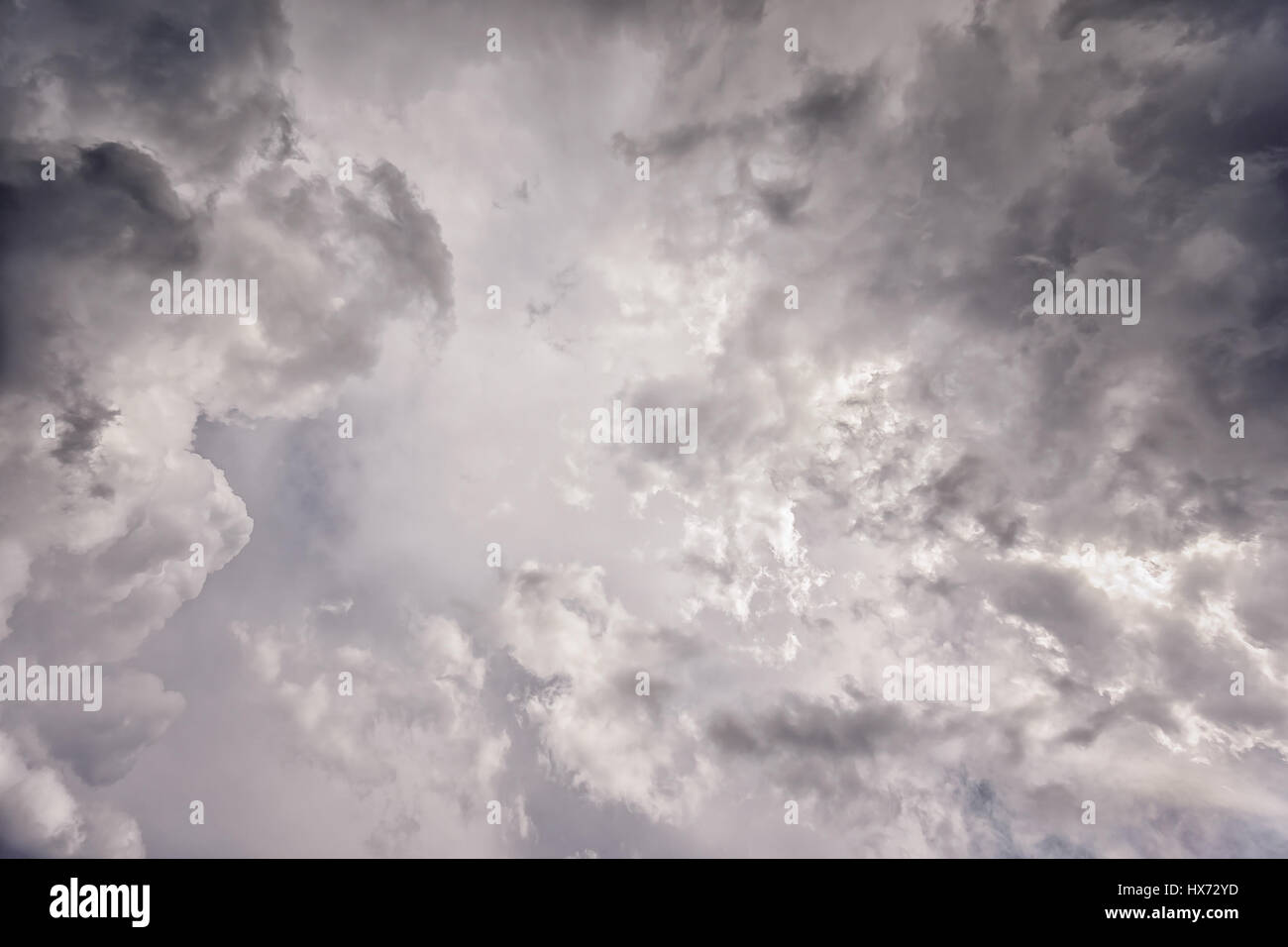Grey overcast sky hi-res stock photography and images - Alamy