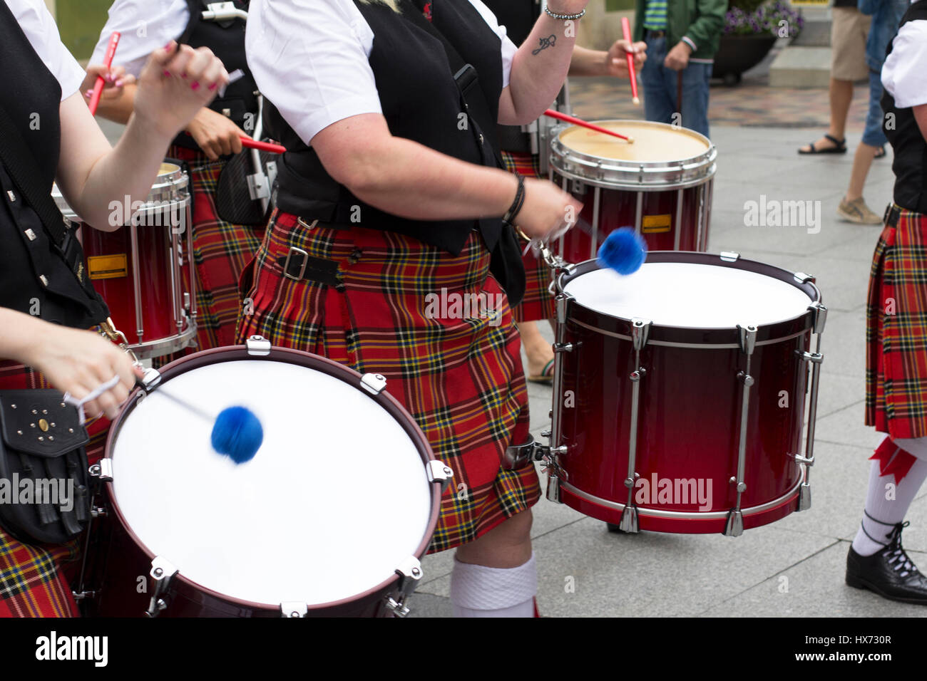Scottish pipe and drum band hi-res stock photography and images - Alamy