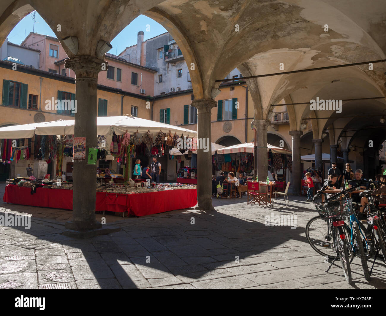 Pisa market hi-res stock photography and images - Alamy