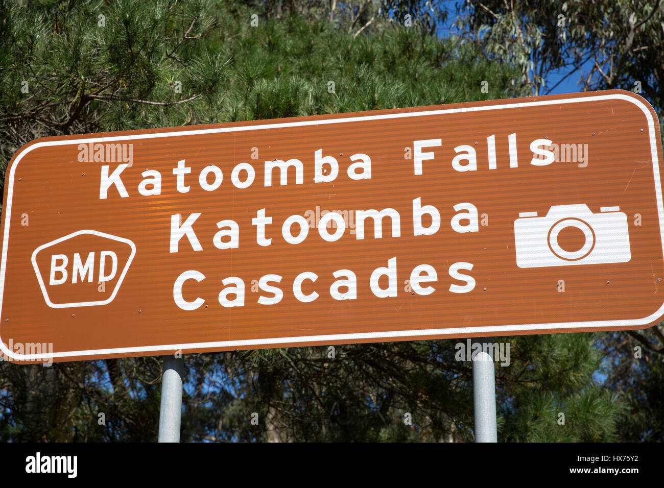 Tourist sign for the Katoomba falls and cascades waterfalls in Blue ...