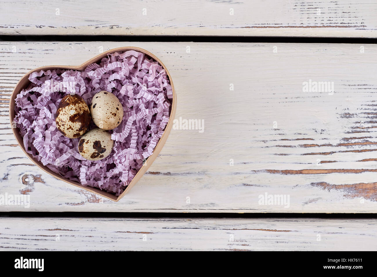 Quail eggs, heart shaped box Stock Photo - Alamy