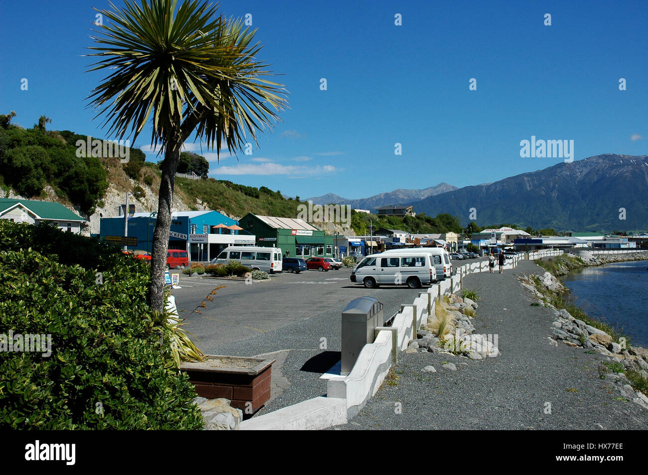 The pretty, oceanside town of Kaikoura Stock Photo - Alamy