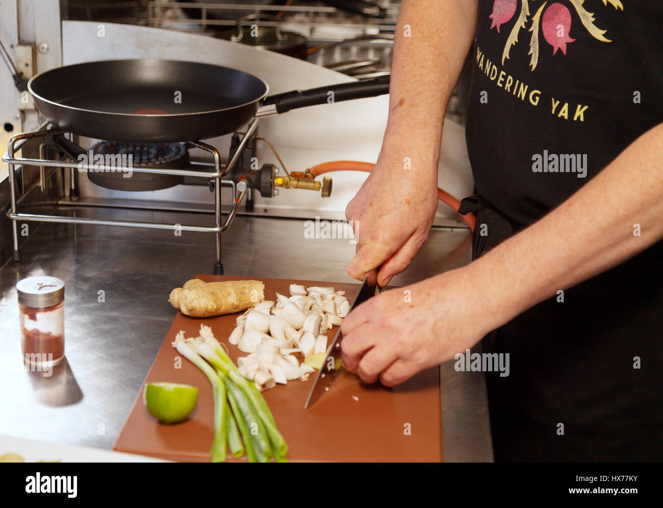 Chopping board vegetables hi-res stock photography and images - Alamy