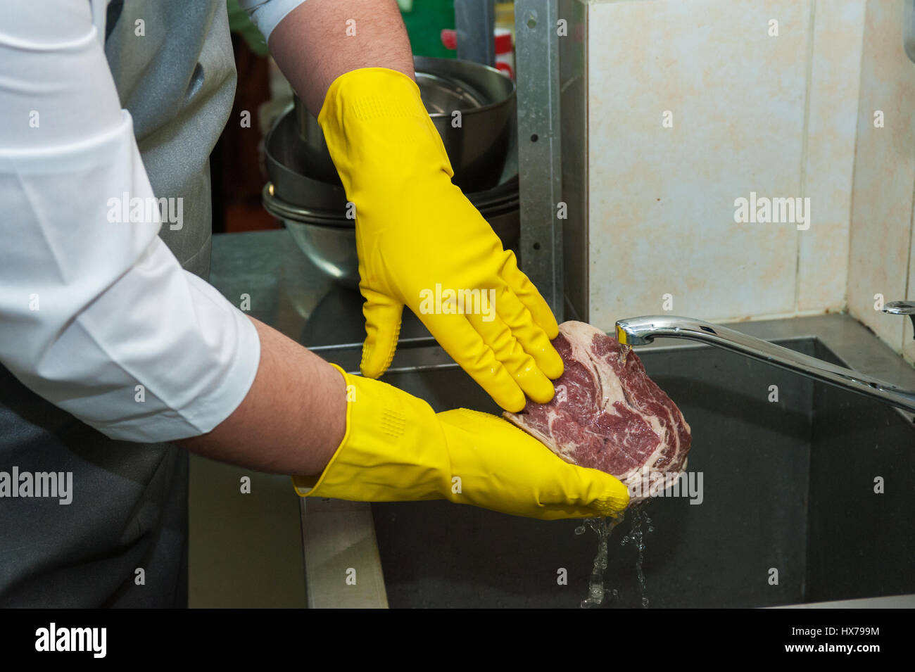 Washing meat hi-res stock photography and images - Alamy