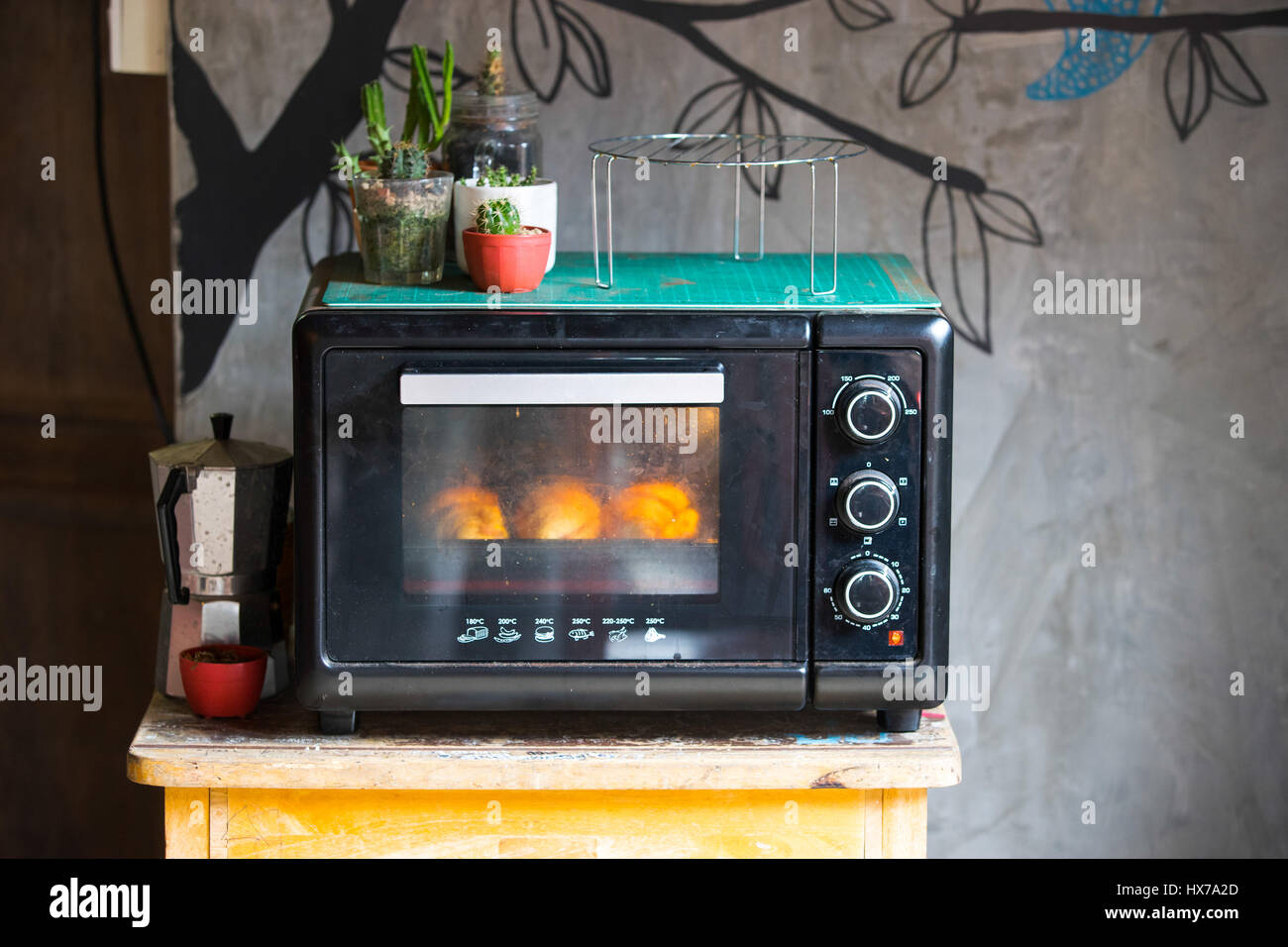 Old microwave oven hi-res stock photography and images - Alamy