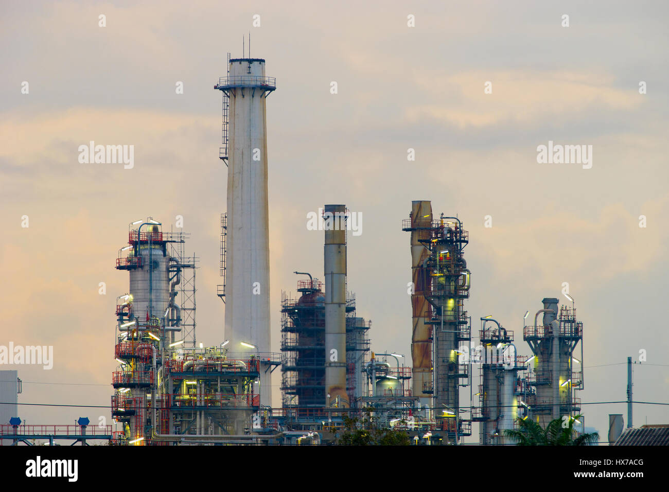 Distillation columns hi-res stock photography and images - Alamy
