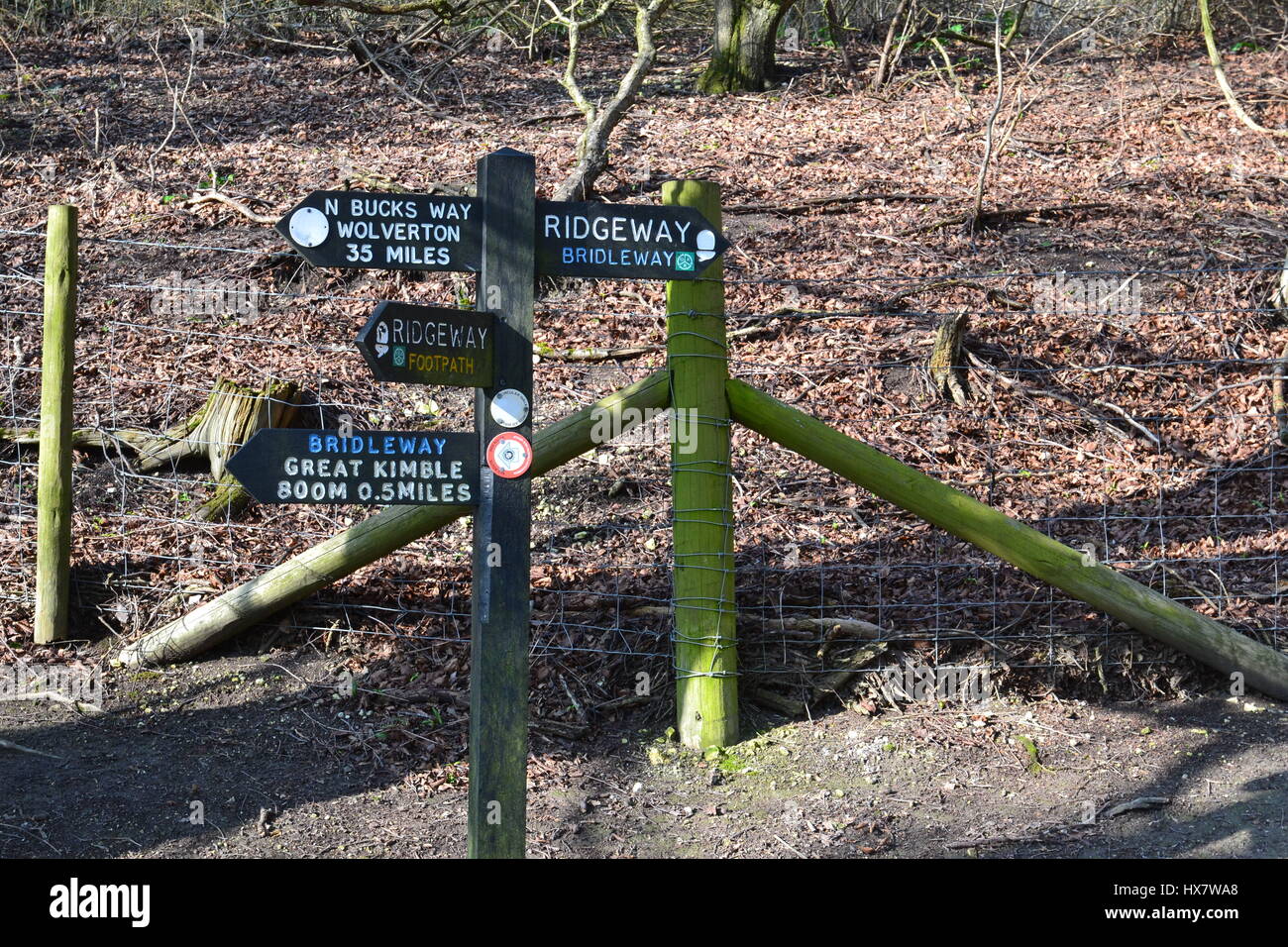 Walking route signpost uk hi-res stock photography and images - Alamy