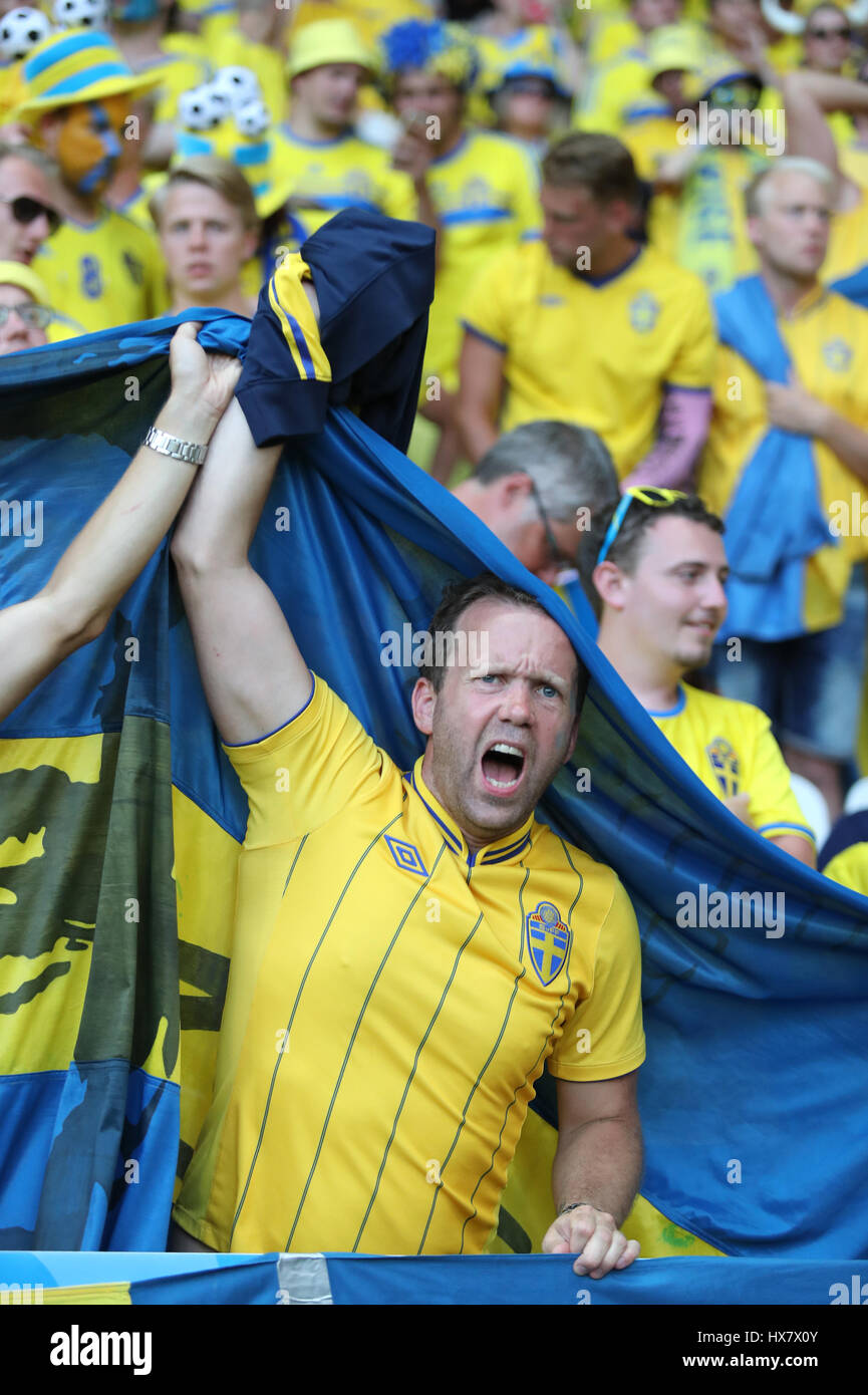Swedish soccer supporters hi-res stock photography and images - Alamy
