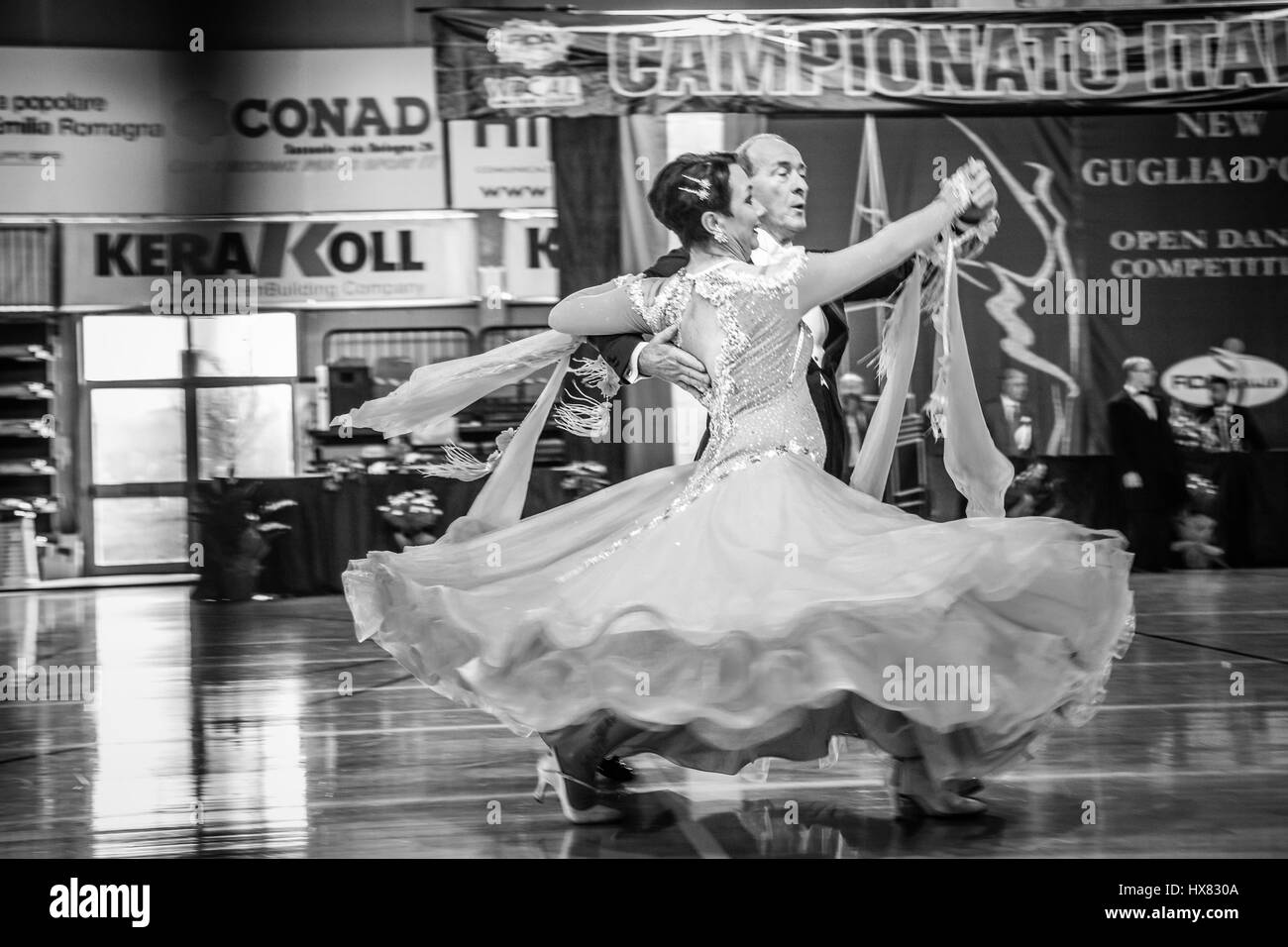 Couple dancing tango italy Black and White Stock Photos & Images - Alamy