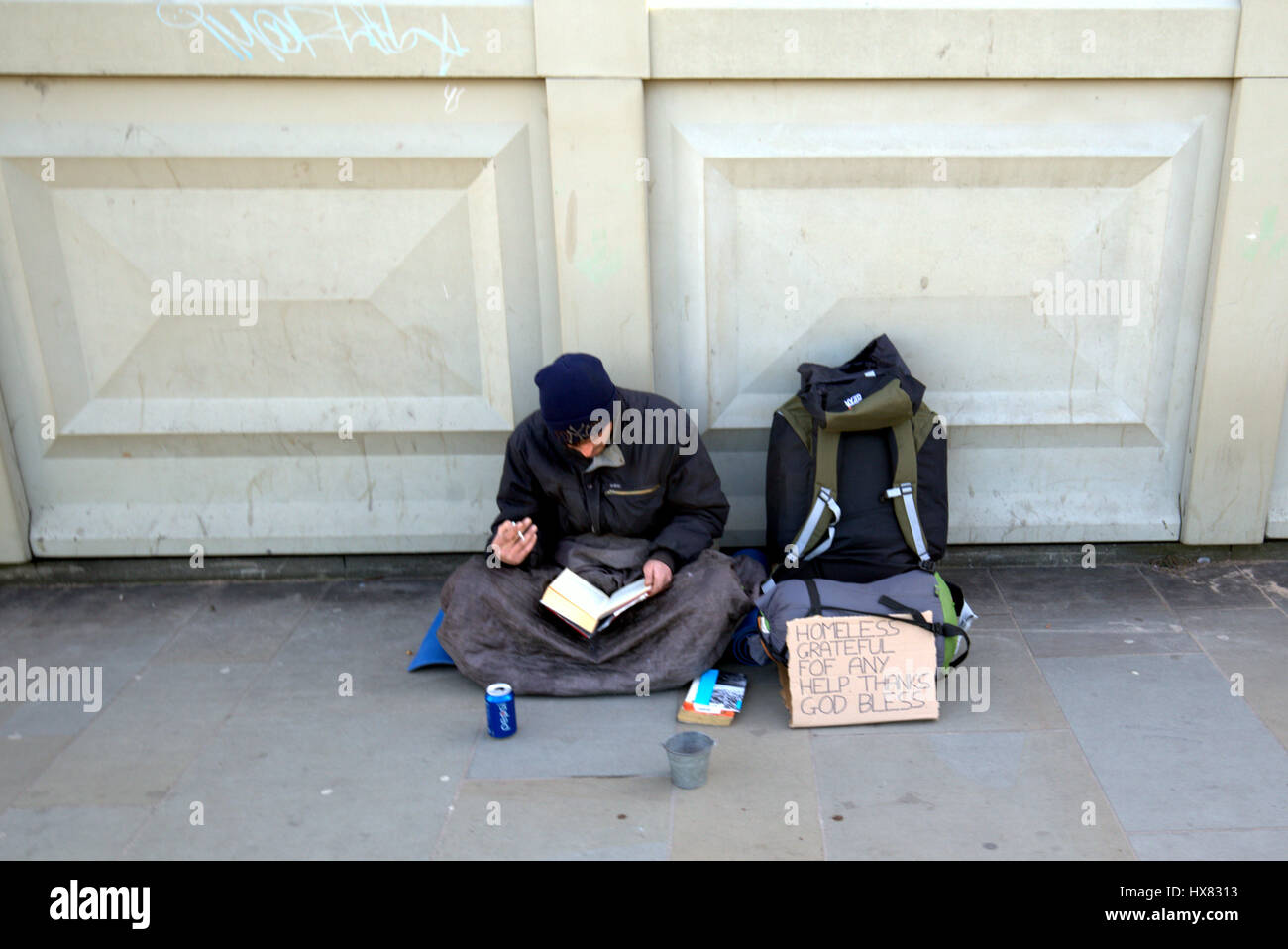 Homeless and begging hi-res stock photography and images - Alamy