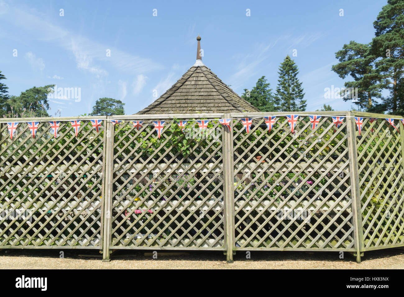 Wooden fence structure in a park in the summertime Stock Photo - Alamy