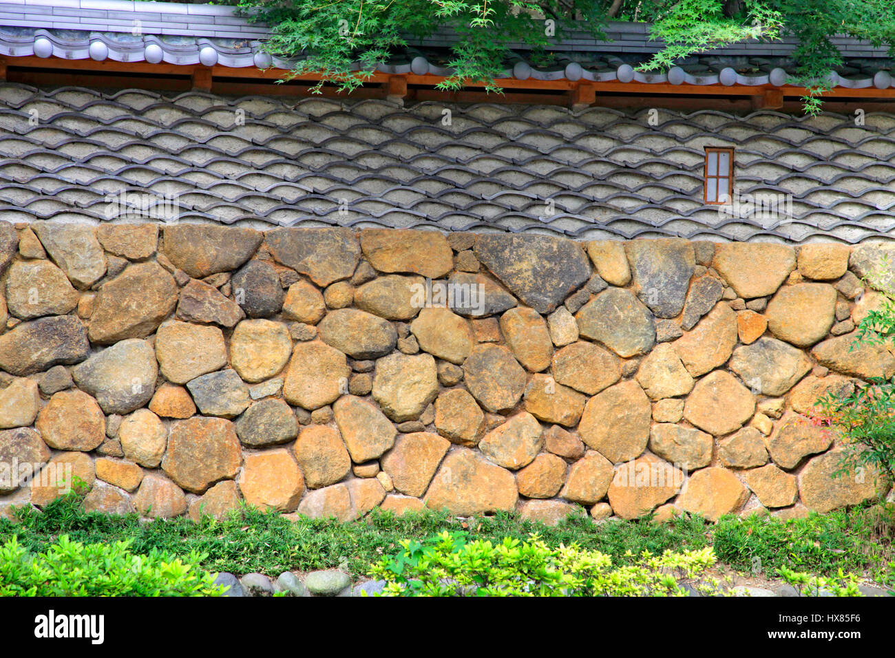 Traditional Japanese Wall at Jindaiji Temple in Chofu city Western ...