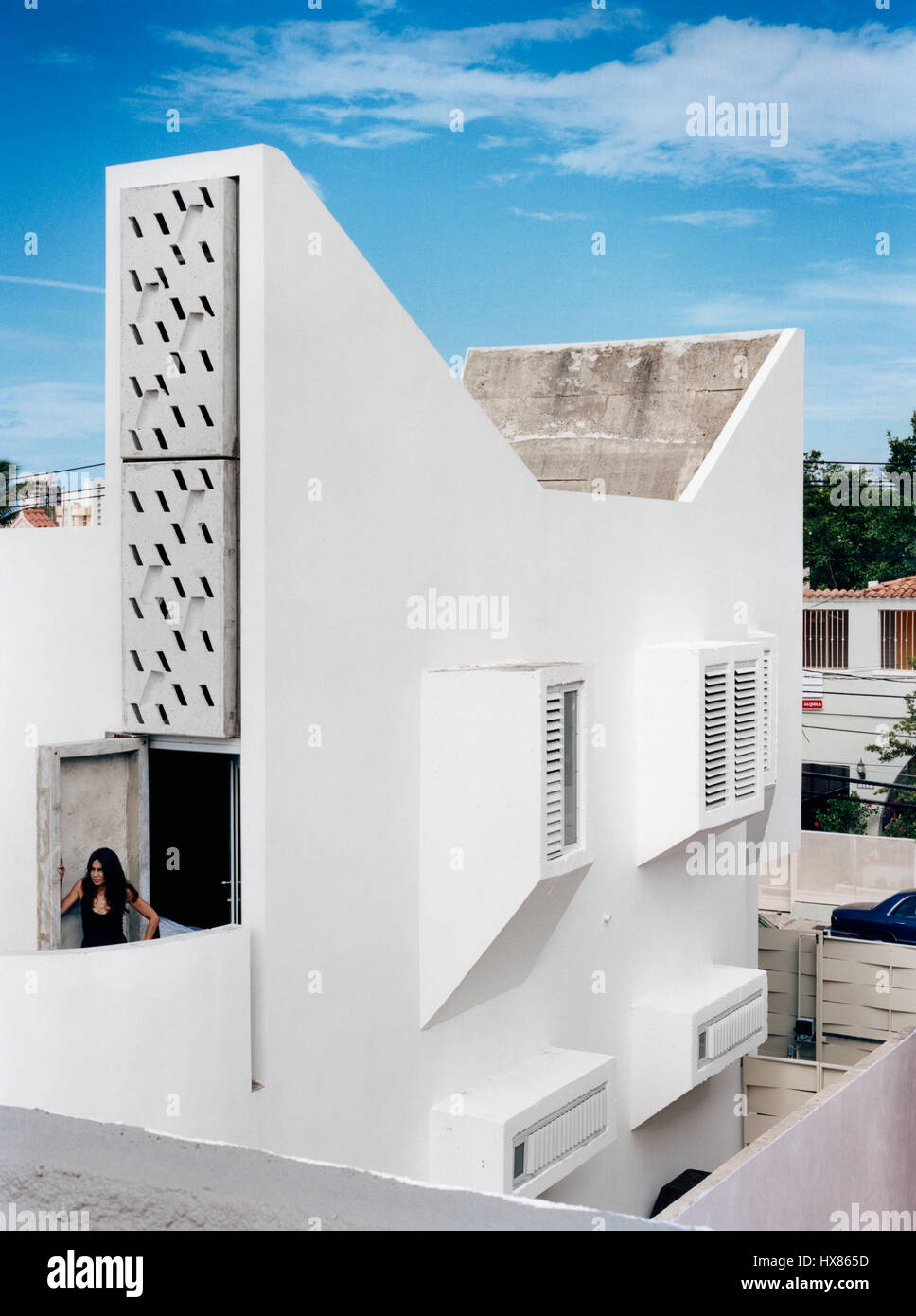Angled view of the South façade seen from the neighboring building ...