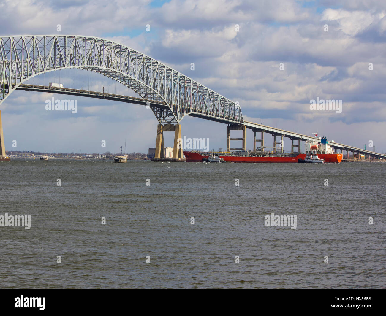 Tugs tanker hi-res stock photography and images - Alamy