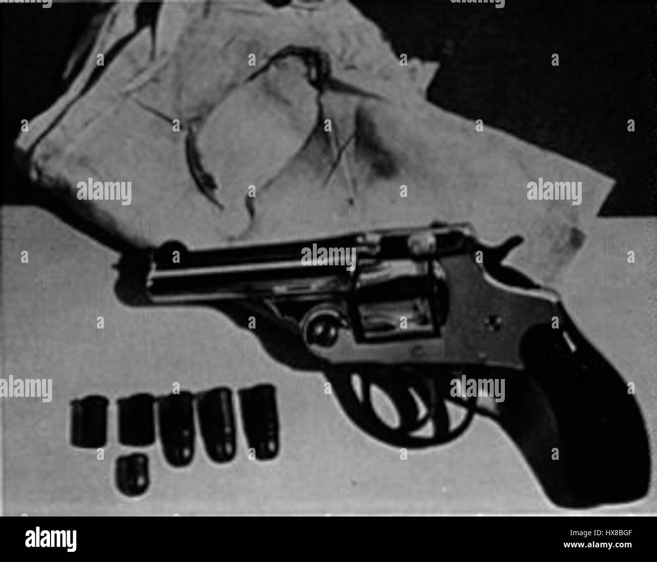 'Pistola de Czolgosz' refers to the firearm used by Leon Czolgosz in ...