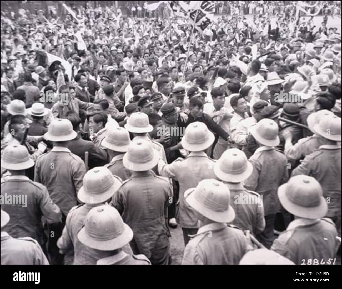 Work written in korean hi-res stock photography and images - Alamy