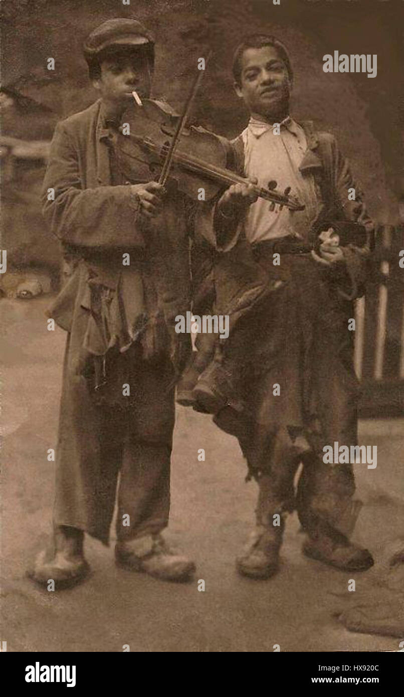 Gypsy music players hi-res stock photography and images - Alamy