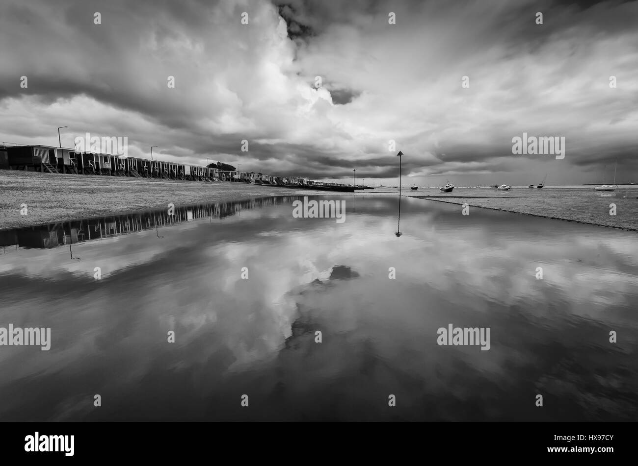 Southend beach huts hi-res stock photography and images - Alamy