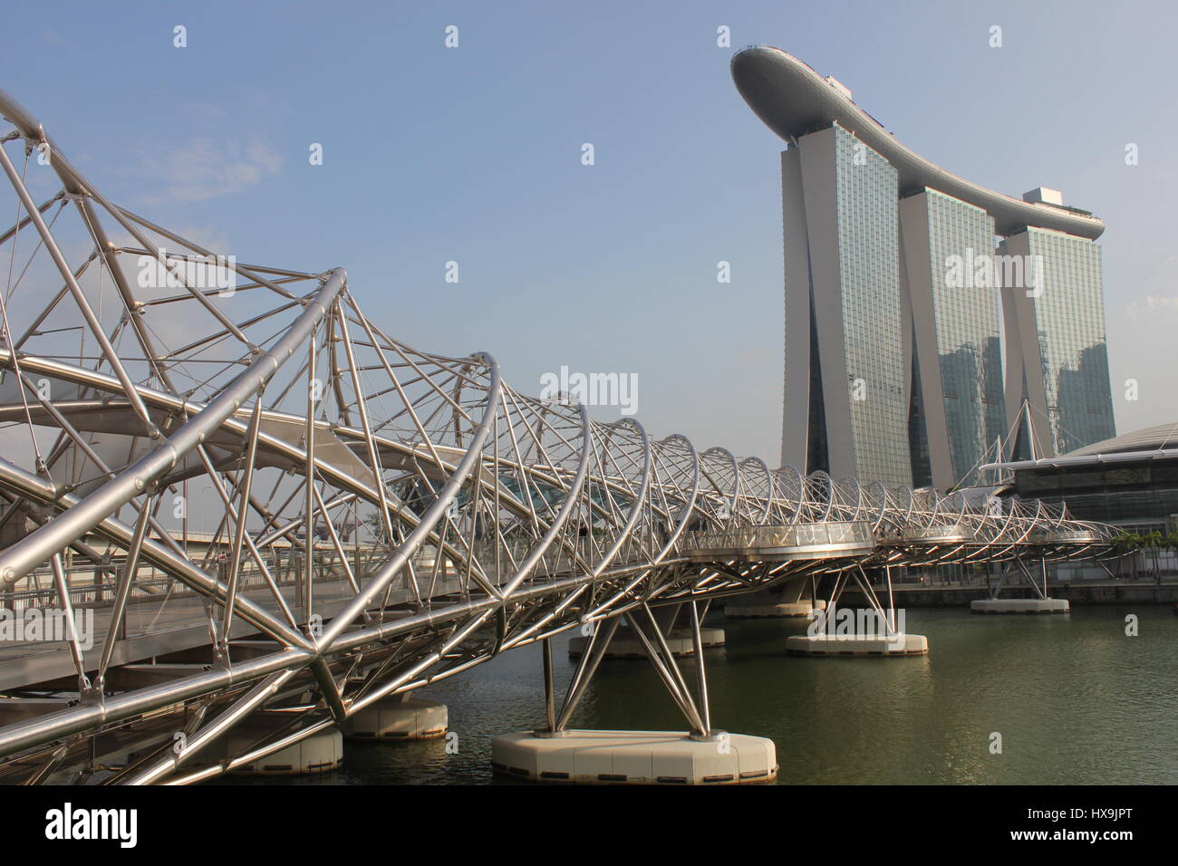 Pedestrian bridge in Marina Bay - Singapore Stock Photo - Alamy