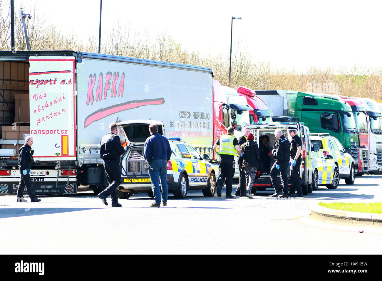 People smuggling lorry hi-res stock photography and images - Alamy