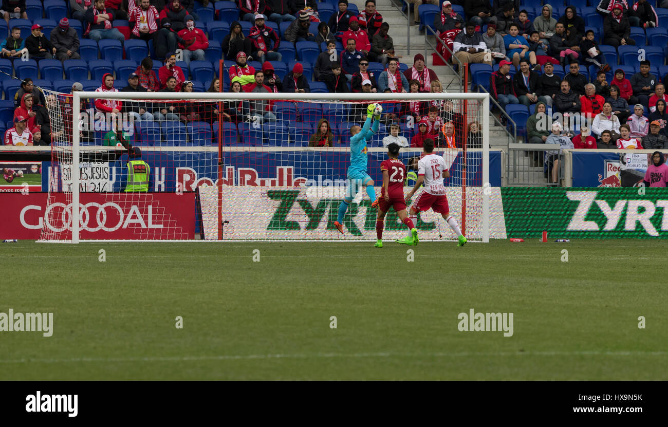 New york red bulls goalkeeper luis robles 31 hi-res stock photography ...