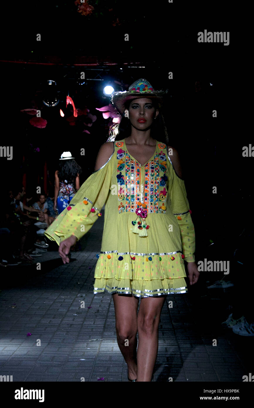 Panamanian fashion hi-res stock photography and images - Alamy