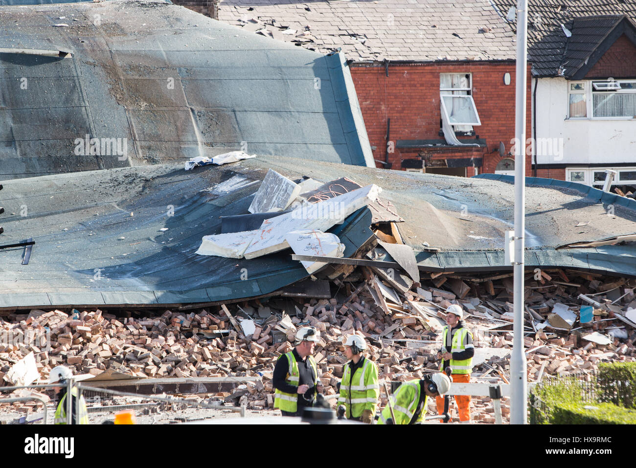New Ferry, Wirral, UK. 26th March 2017. A suspected gas explosion in ...