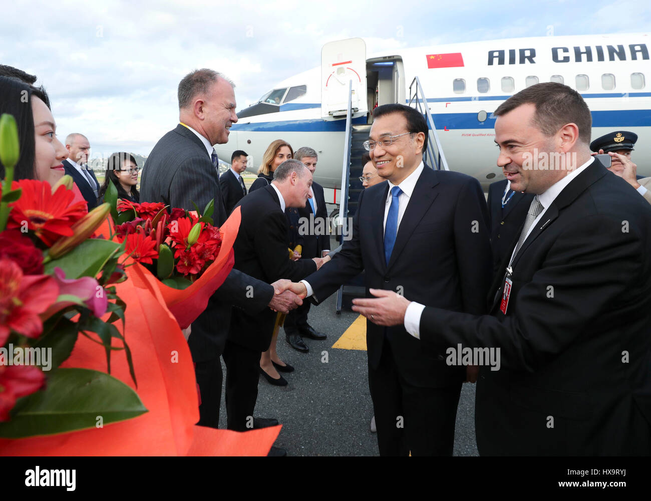 Wellington. 26th Mar, 2017. Chinese Premier Li Keqiang arrives with his ...