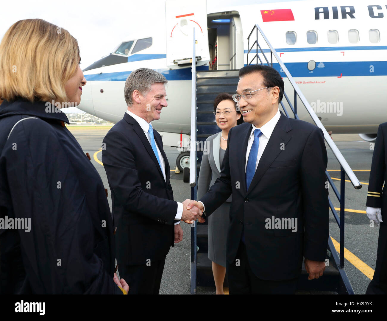 Wellington. 26th Mar, 2017. Chinese Premier Li Keqiang (1st R) arrives ...