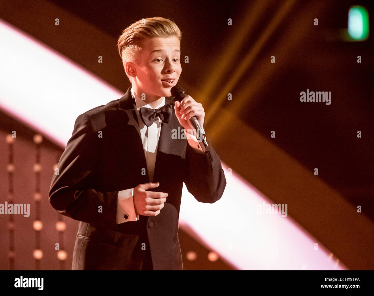 Kelly marie singer hi-res stock photography and images - Alamy