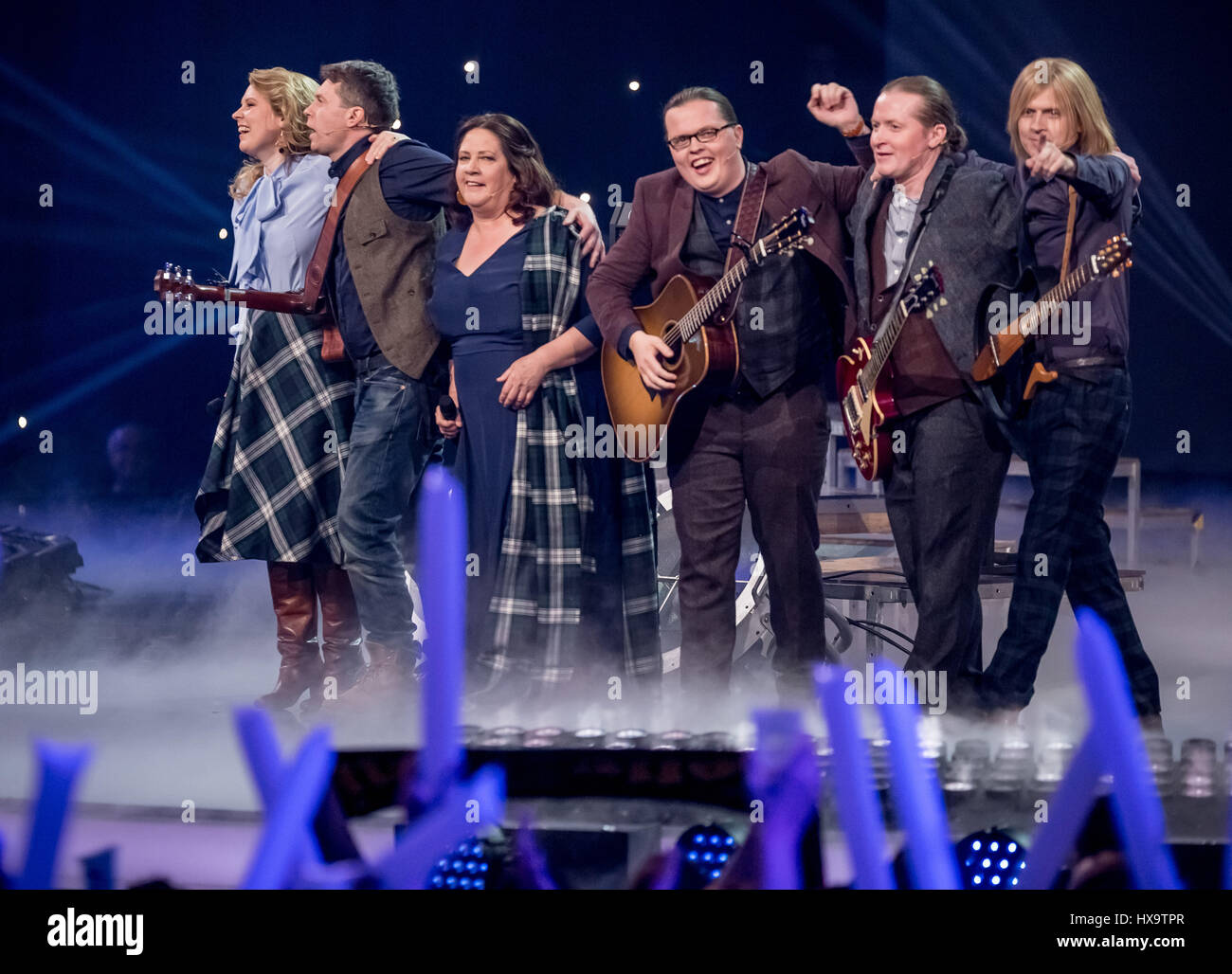 Oldenburg, Germany. 25th Mar, 2017. Musicians from the Kelly Family ...