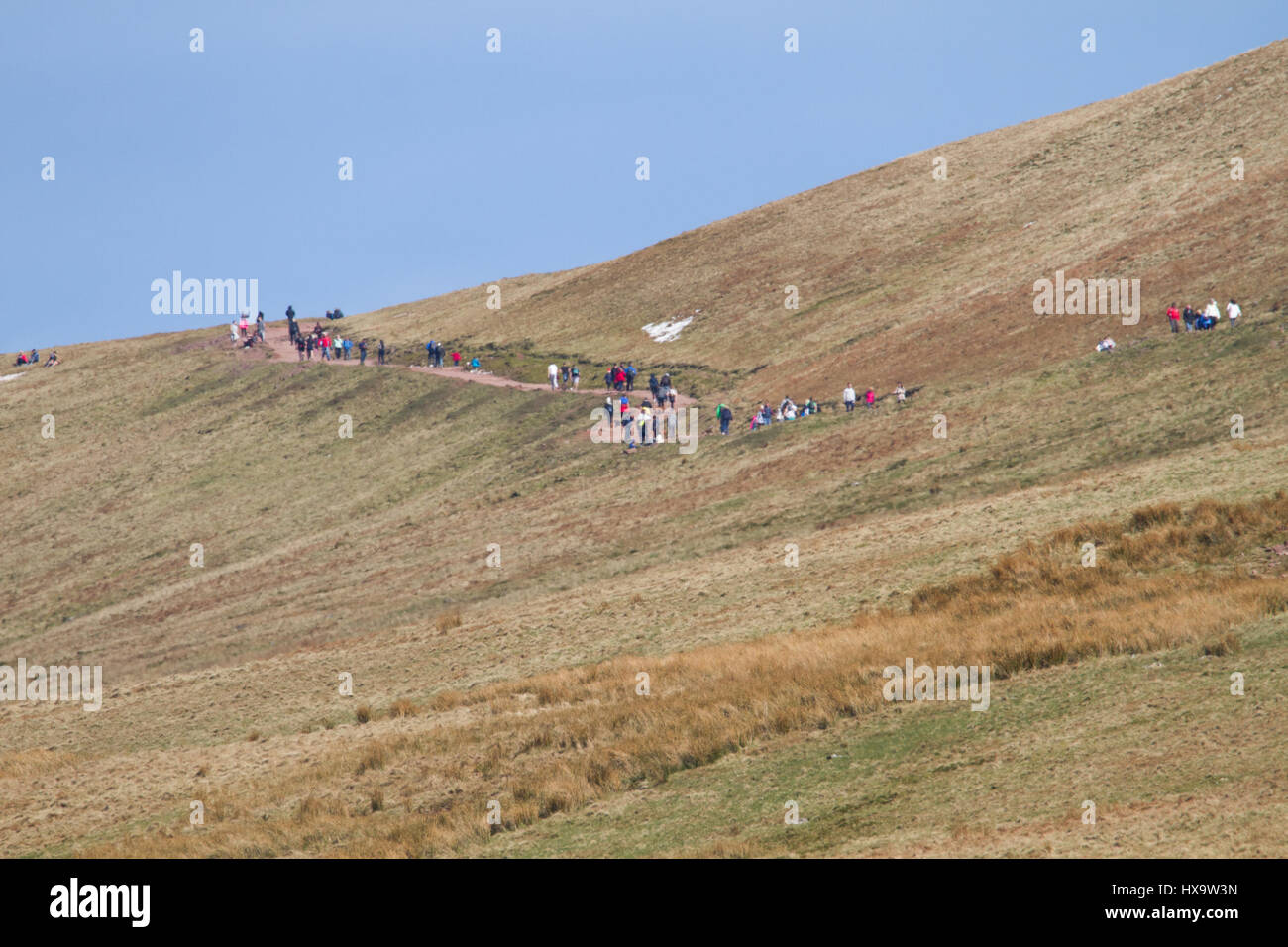Brecon Beacons, Powys, South, UK. 26th Mar, 2017. UK weather: Hundreds ...