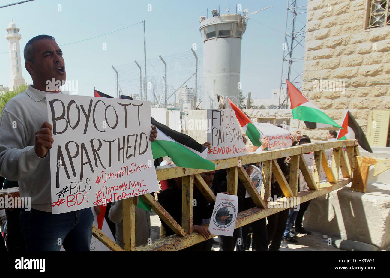 Hebron, West Bank, Palestinian Territory. 26th Mar, 2017. Palestinian ...